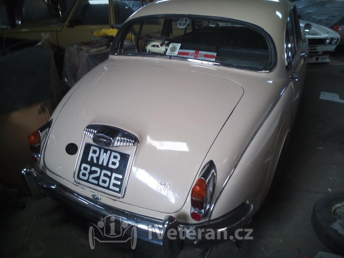 Prodám Jaguar Mk2 / Daimler V8 r.v. 1967 - i-Veteran.cz