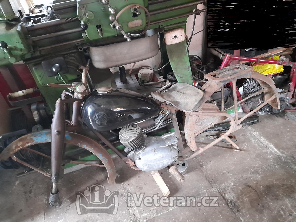 Prodám ČZ 125B,T r.v. 1949 kola jsou. - i-Veteran.cz